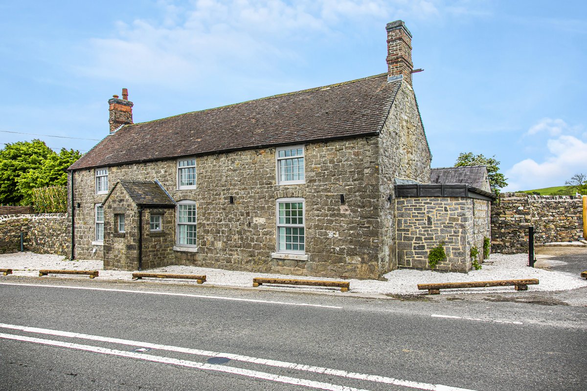 Dovedale Manor | Large holiday house, Derbyshire