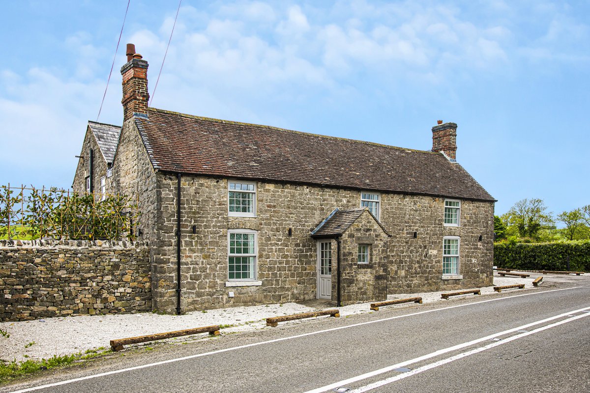 Dovedale Manor | Large holiday house, Derbyshire