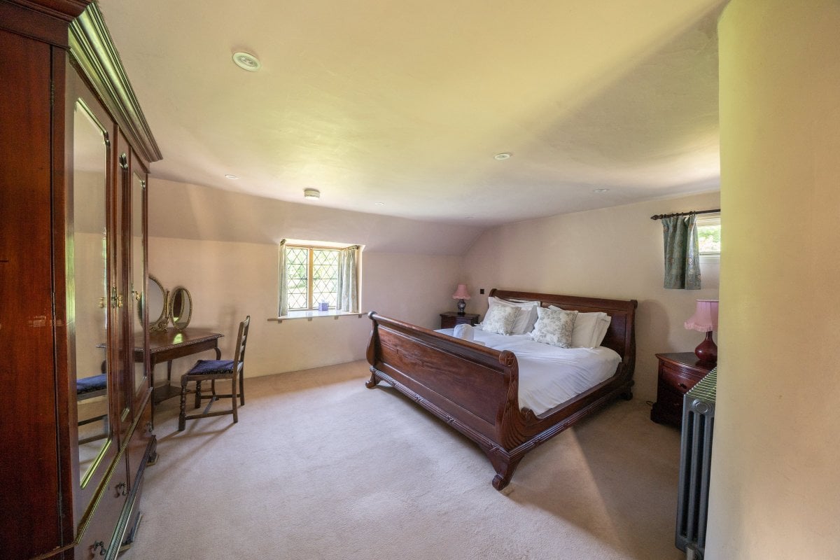 Ridge Farm | Large Farmhouse for Group Hollidays, Dorking
