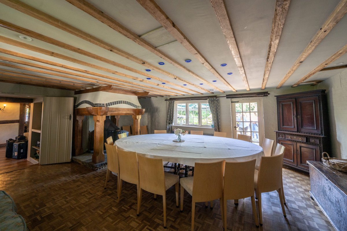 Ridge Farm | Large Farmhouse for Group Hollidays, Dorking