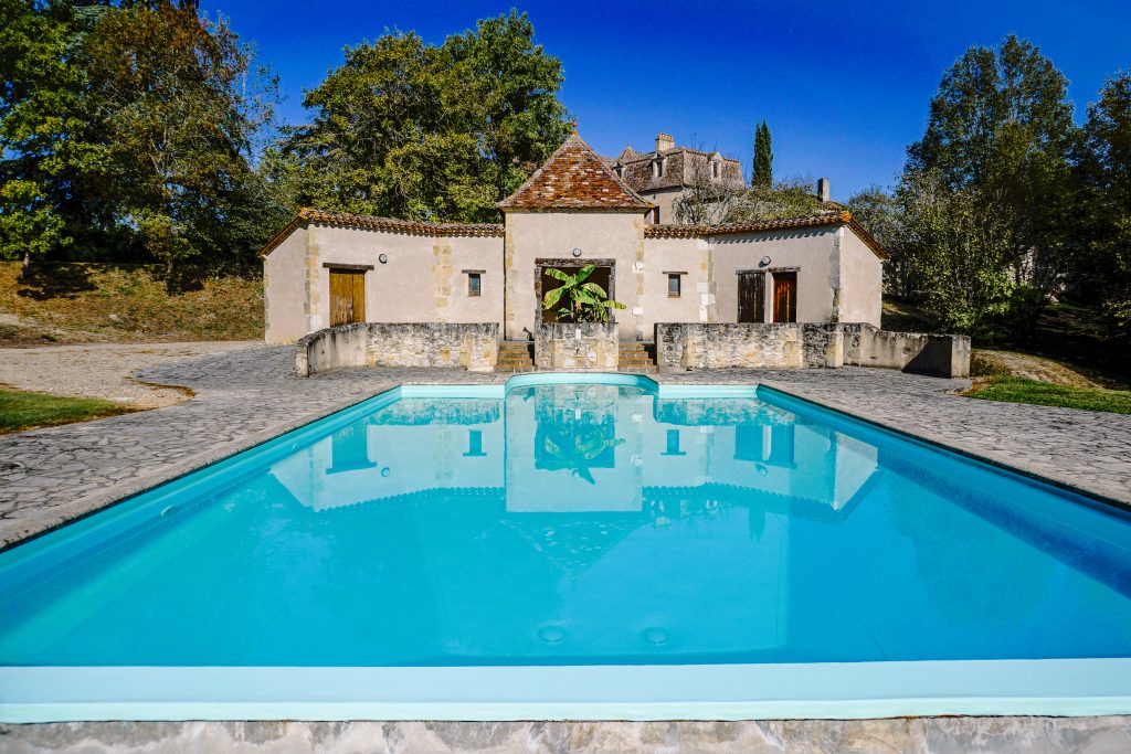 Party Houses with Swimming Pools | Group Accommodation