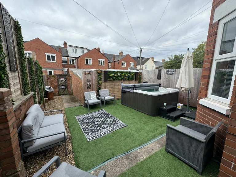 No 50 Neville Street House | Large group holiday house, Cardiff