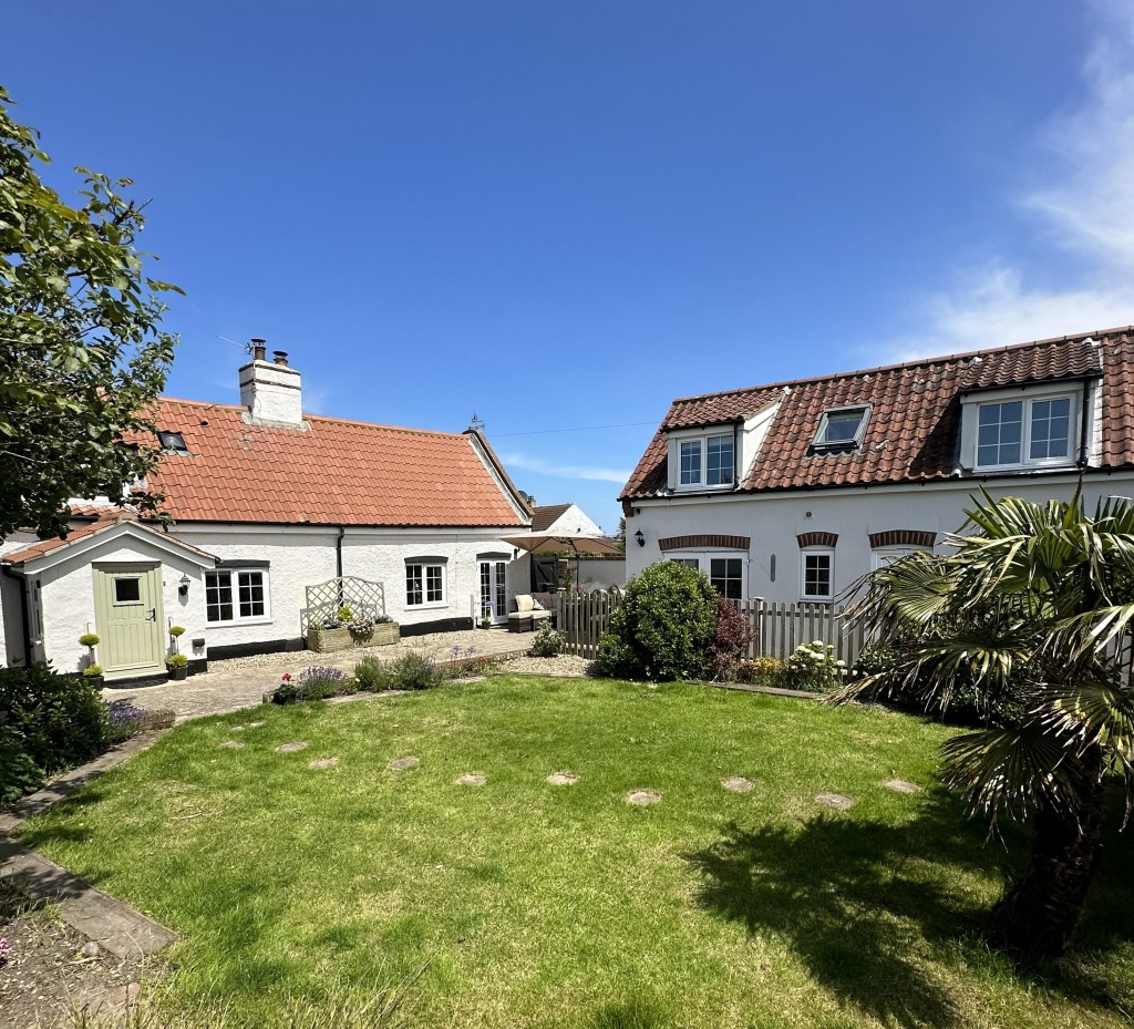 The Old Cottage and Field View | Seaside holiday cottages, Norfolk