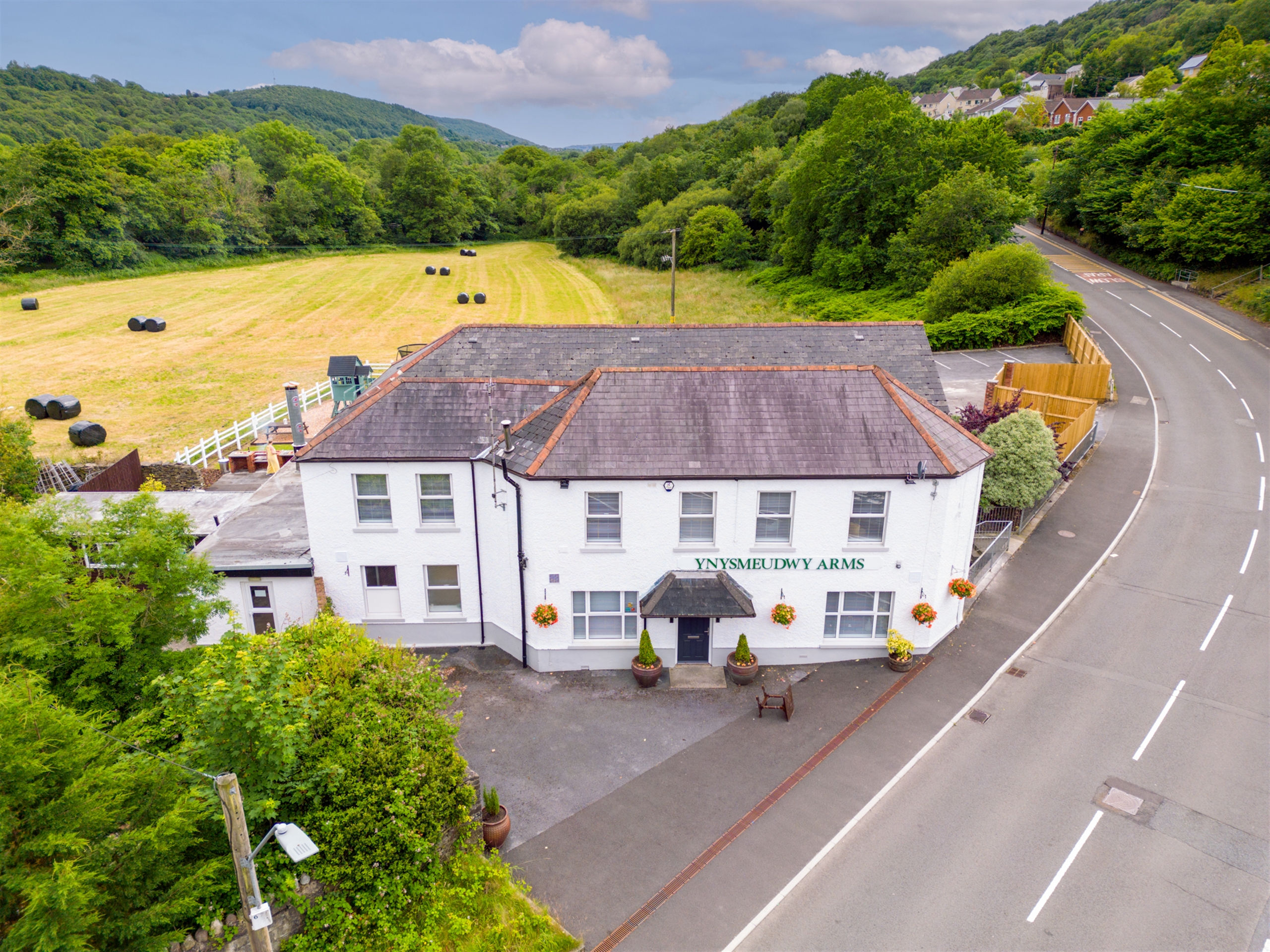 The Ynys | Large group party house, Swansea