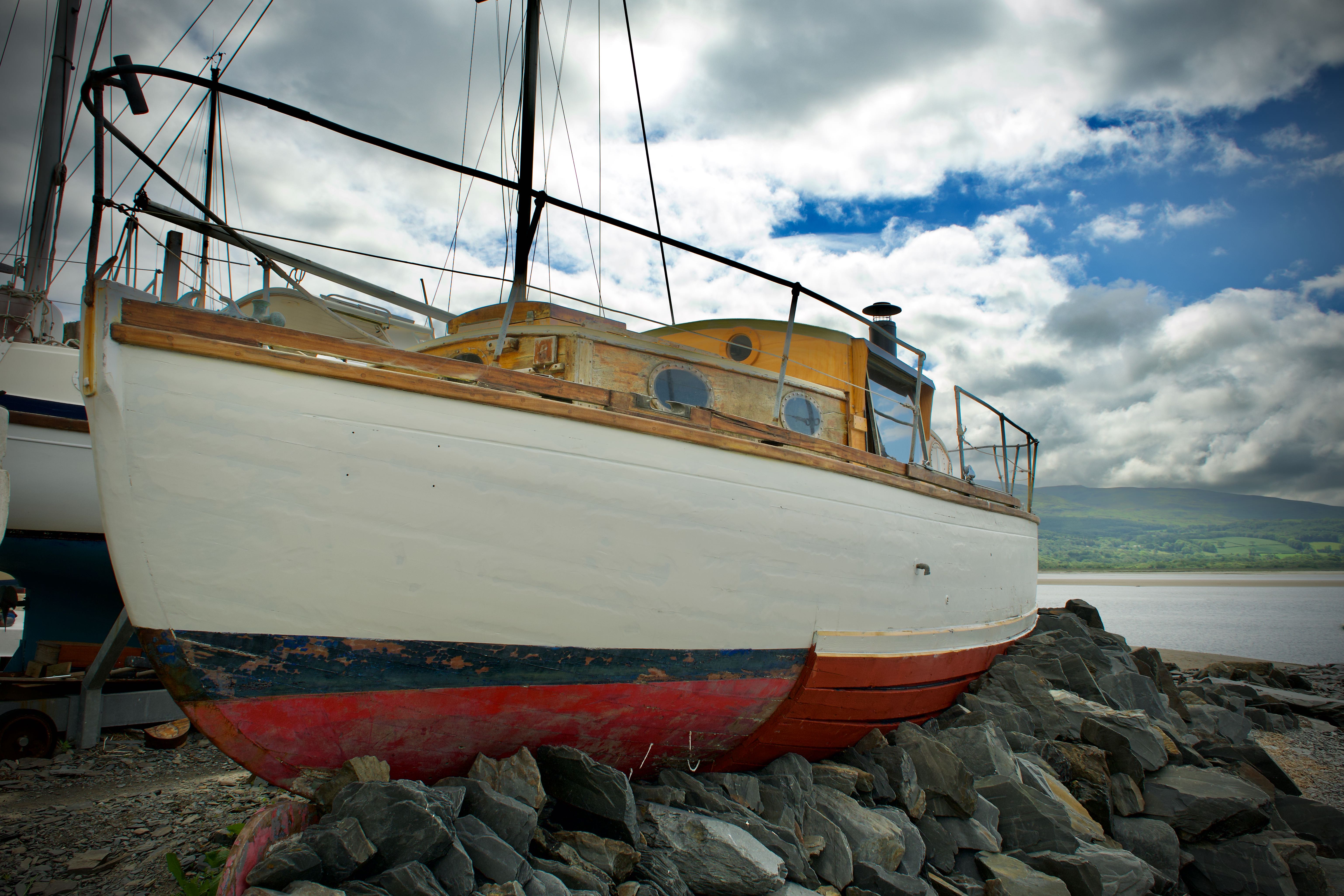 Smugglers Cove | Large waterfront holiday house, Snowdonia