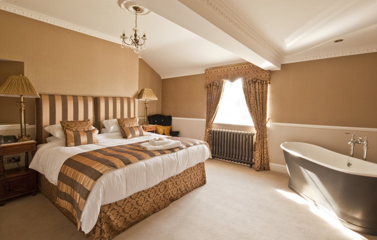 Bettws Hall | Big Luxury Holiday House with a Hot Tub, Wales