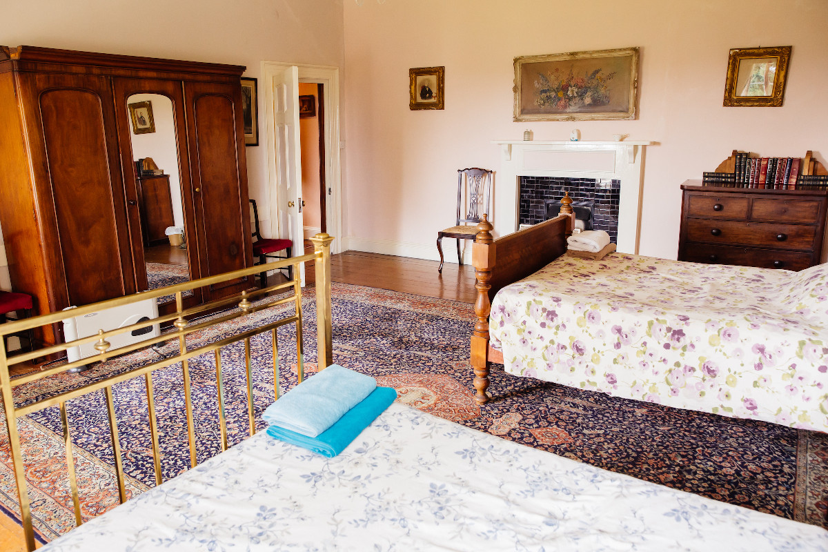 Buckland House | Big Group Holiday House with a Pool in Devon