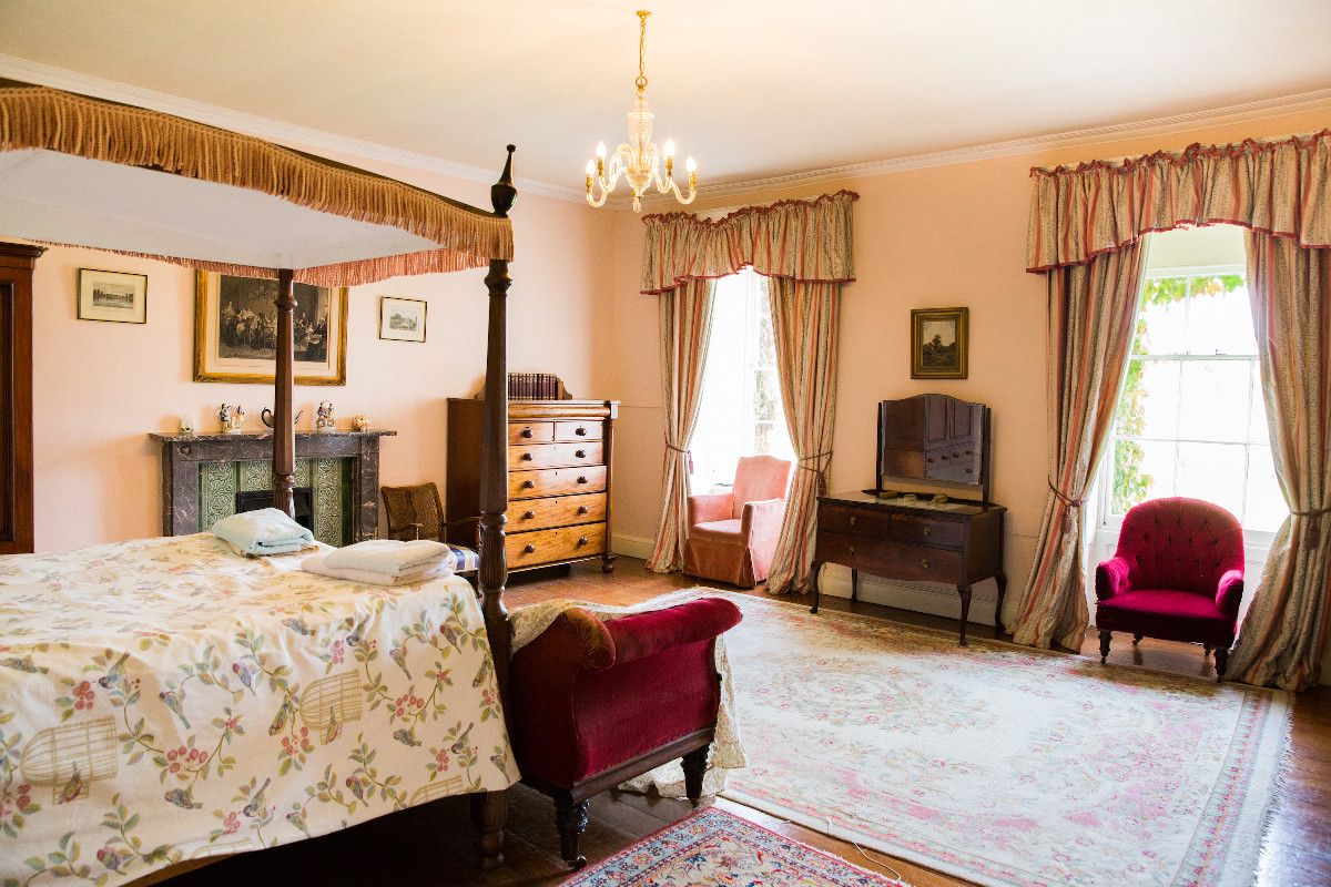 Buckland House | Big Group Holiday House with a Pool in Devon