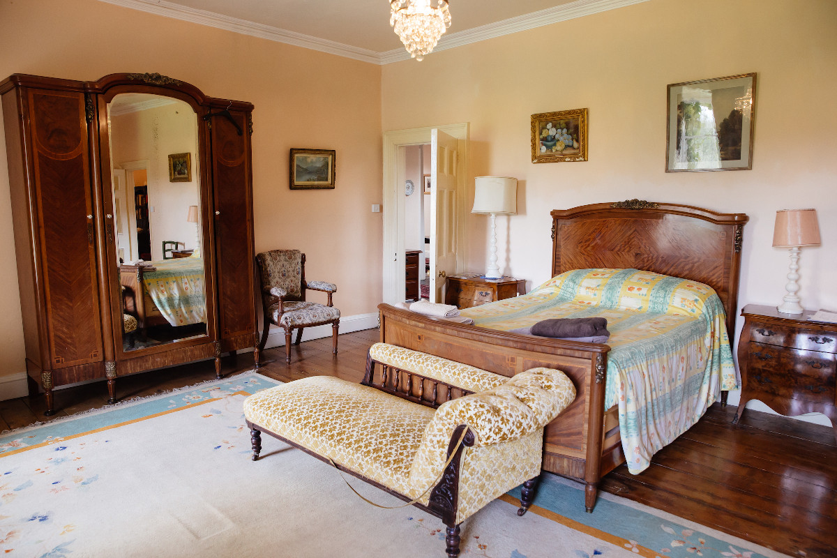 Buckland House | Big Group Holiday House with a Pool in Devon