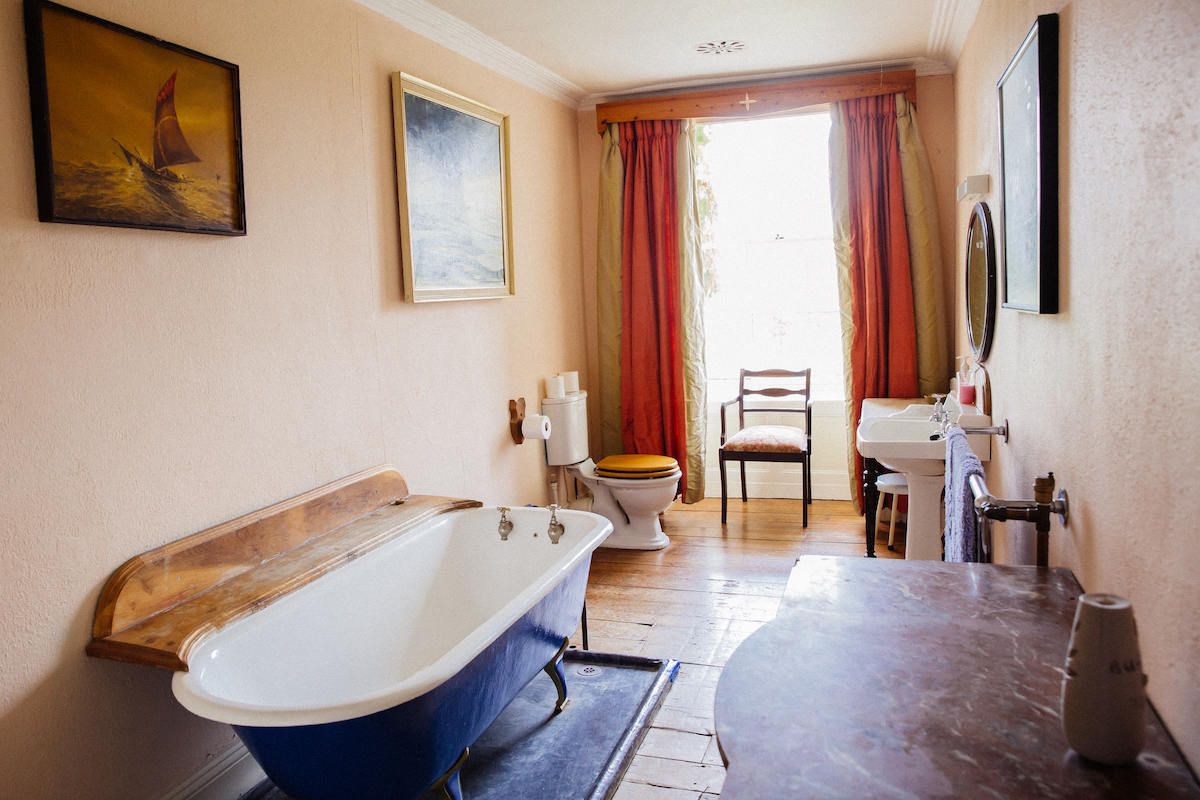 Buckland House | Big Group Holiday House with a Pool in Devon