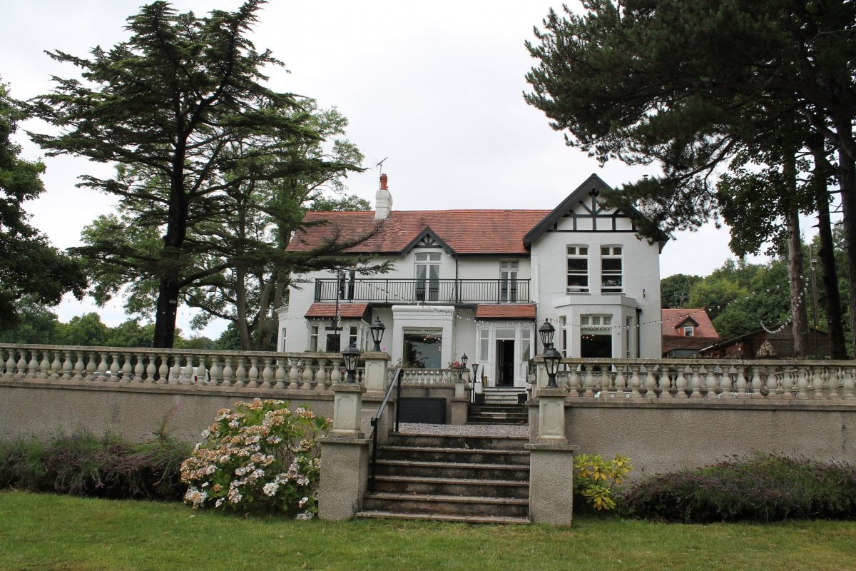 Sychnant Pass Country House | Large holiday house, Conwy