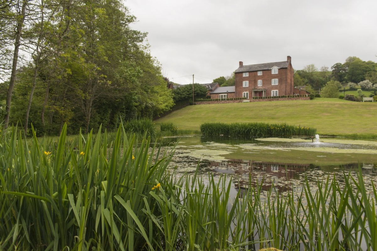 Bettws Hall | Big Luxury Holiday House with a Hot Tub, Wales