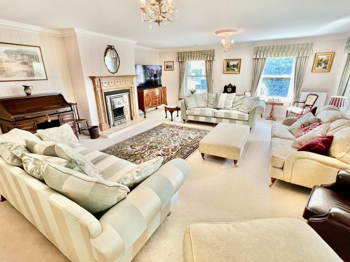 Alward House | Large family holiday house, Wiltshire