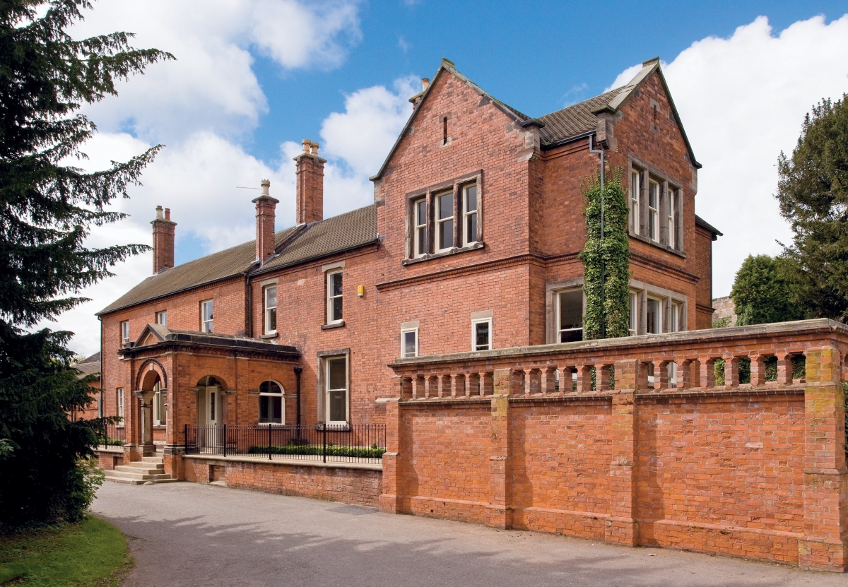 Castle Hill House | Impressive Holiday House near Derby